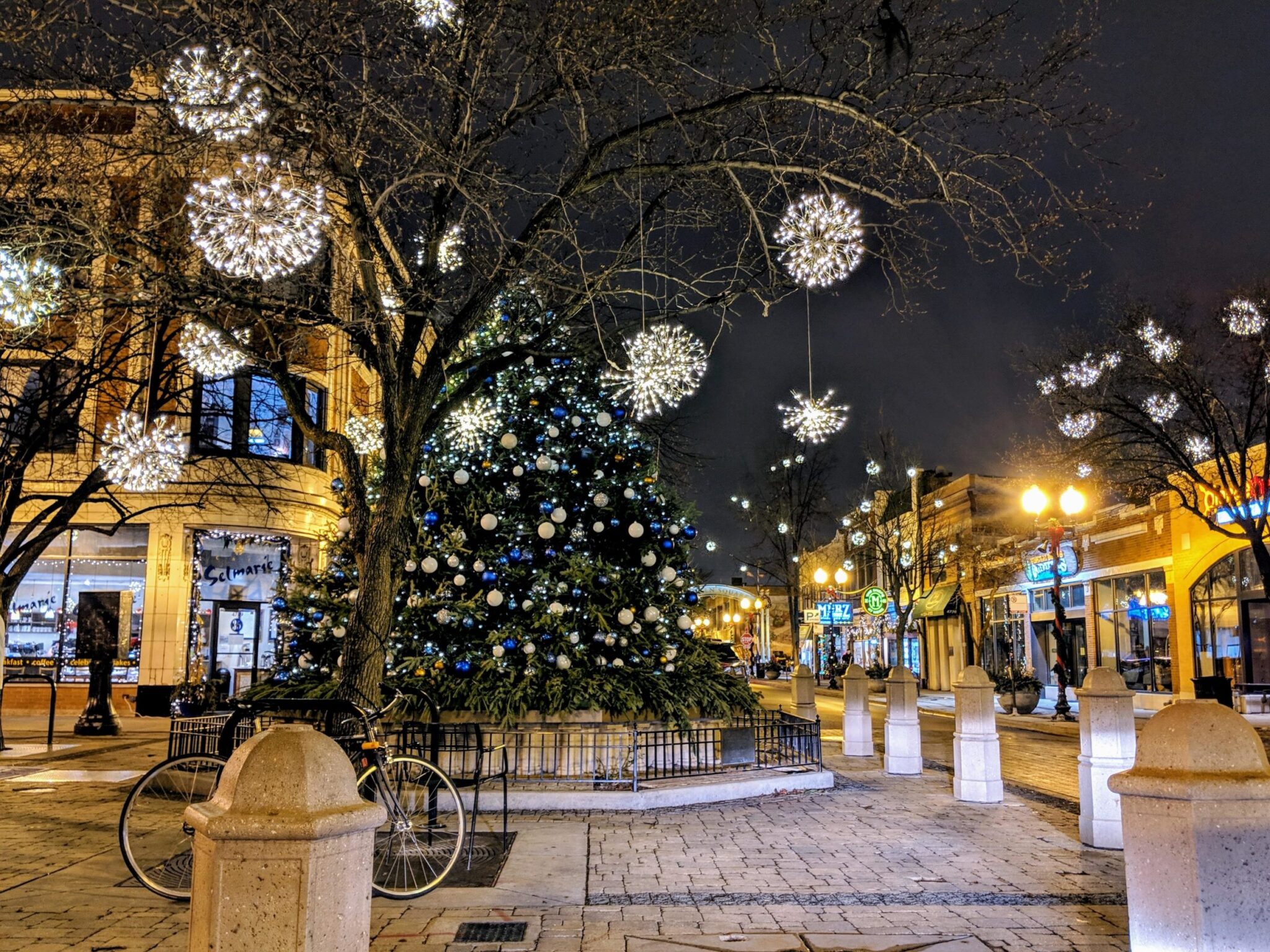 Lincoln Square | Chicago Beautiful
